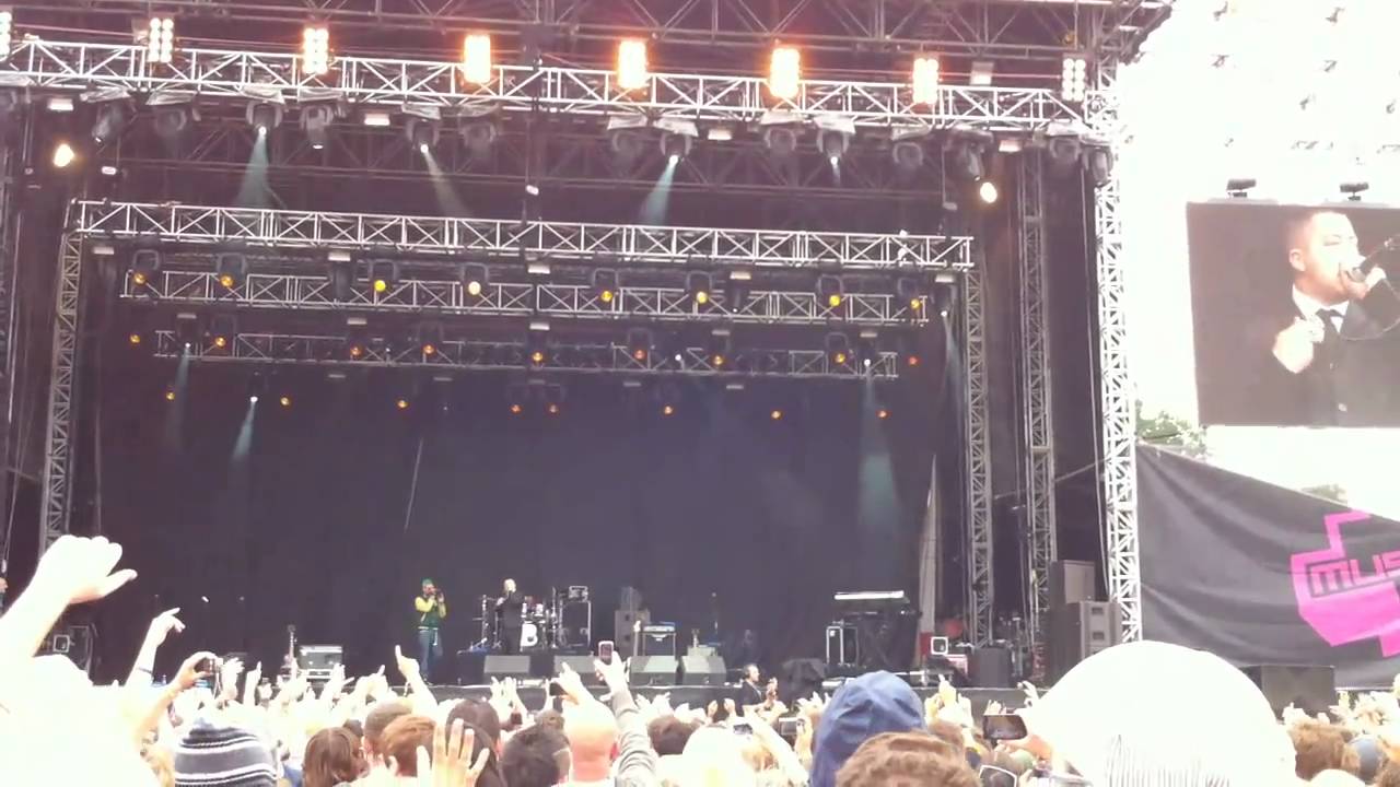 Plan B Live at V 2010 - Human Beatbox Faith FX by Audio Paula - YouTube