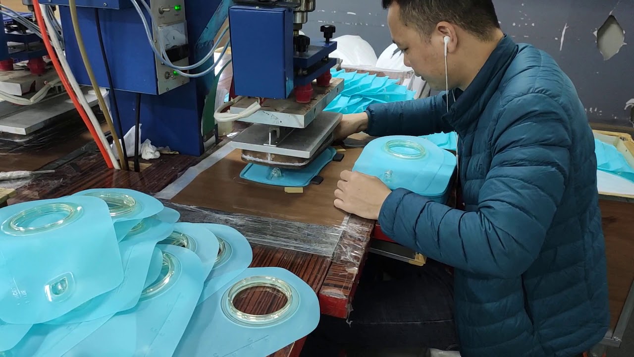 Hydration water bladder two sides high frequency welding. - YouTube