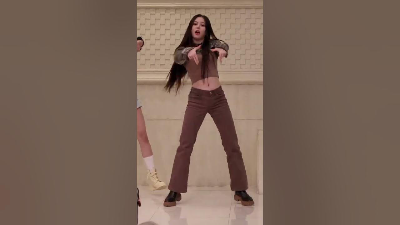 221113 팬사인회 트리플에스 AAA (tripleS AAA) 혜린 (Hyerin) Generation 직캠 #한림예고 #혜린 @triplescosmos - YouTube