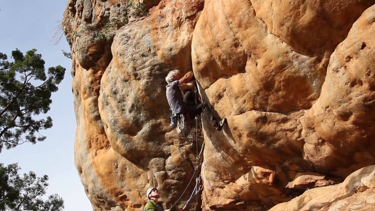 Malcolm Matheson on Kryptonite Crack, 23 at Mt Arapiles - YouTube