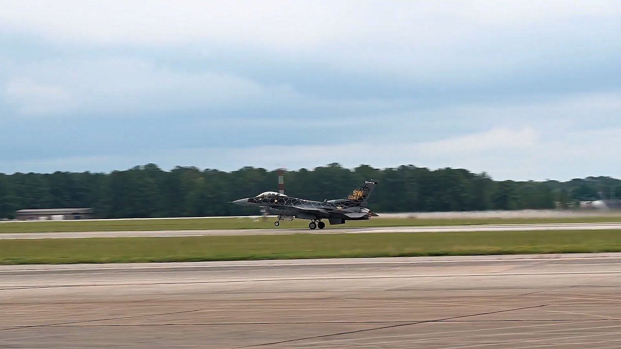 USAF F-16 Viper Demo Team Aerial Practice - YouTube