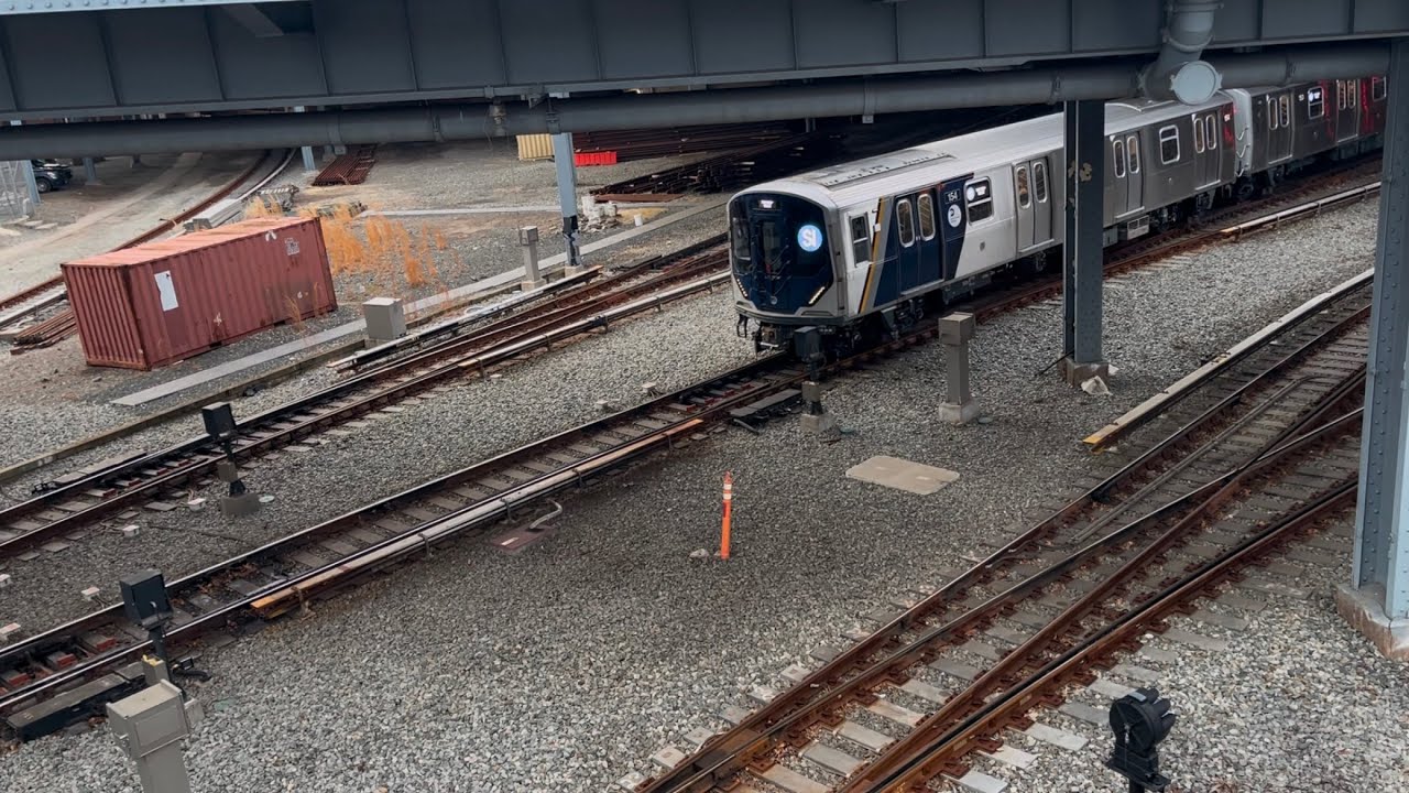 MTA Staten Island Railway: R211S Tottenville Bound Train Leaving St ...