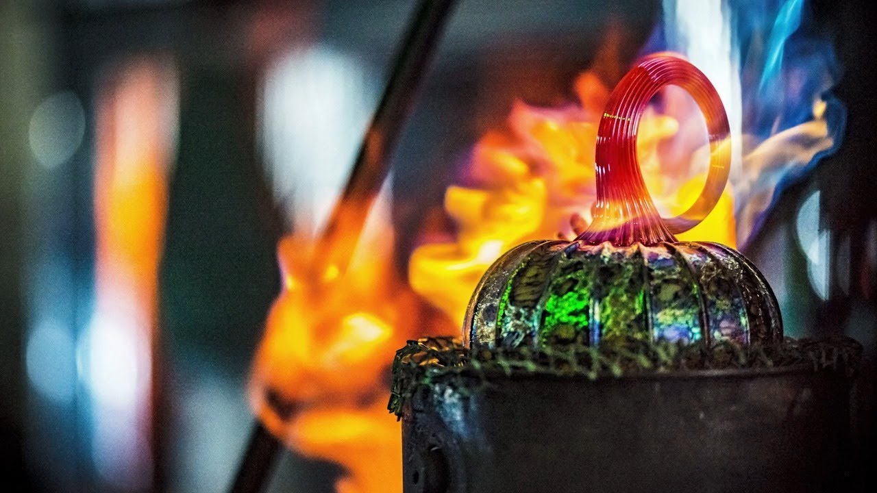 Jack Pine Studios create works of glass art in front of your eyes - YouTube