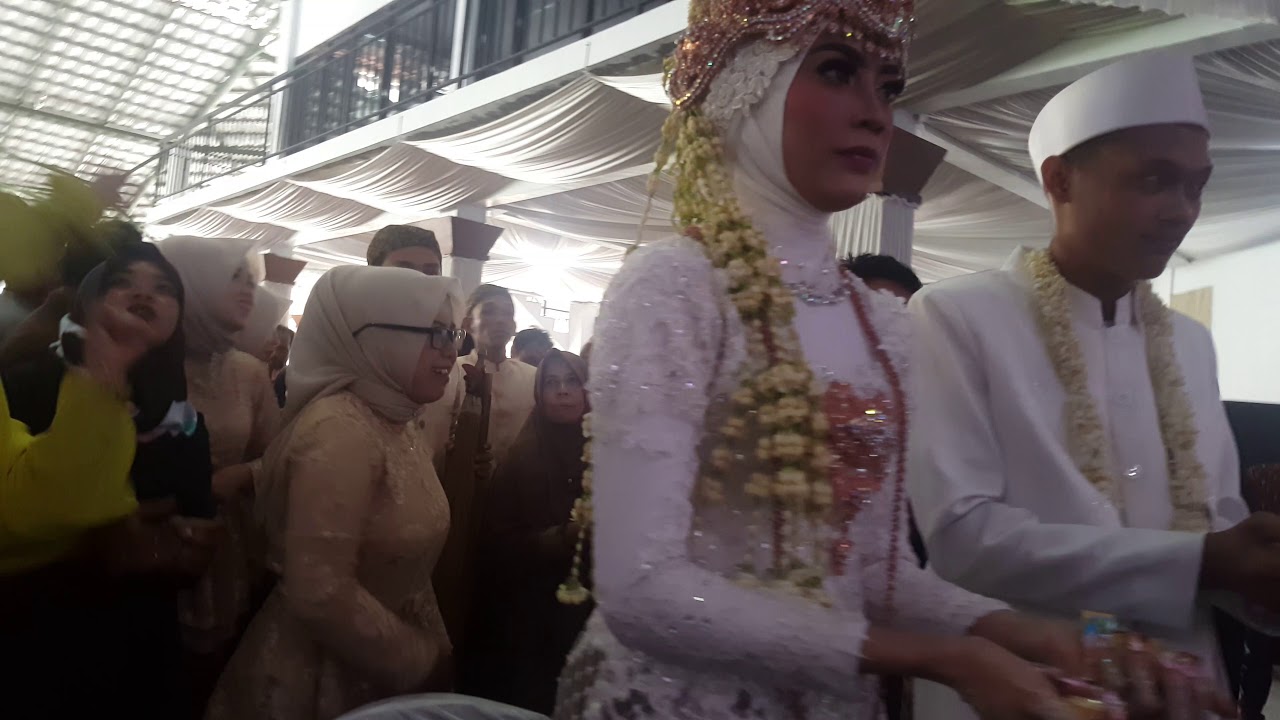 SAWERAN TRADITIONAL WEDDING PARTY SUNDANESS TASIKMALAYA - YouTube