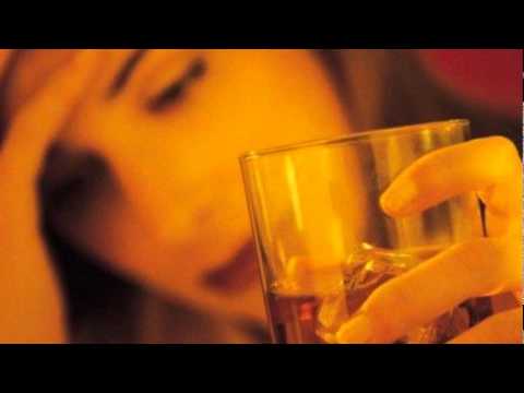 ΧΑΡΟΥΛΑ ΑΛΕΞΙΟΥ ΟΤΑΝ ΠΙΝΕΙ ΜΙΑ ΓΥΝΑΙΚΑ - YouTube
