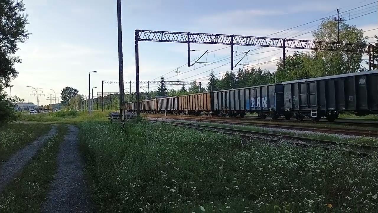 ET22-R002/1 z węglem oraz EN98-098 jako pociąg R do Stalowej Woli Rozw.. Pozdro dla maszynisty ...