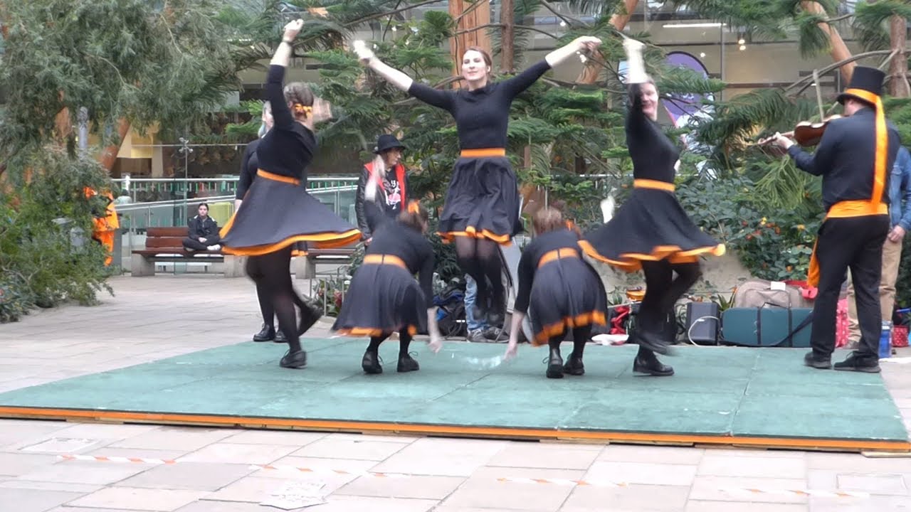 Sheffield Steel Rapper Dancers - YouTube