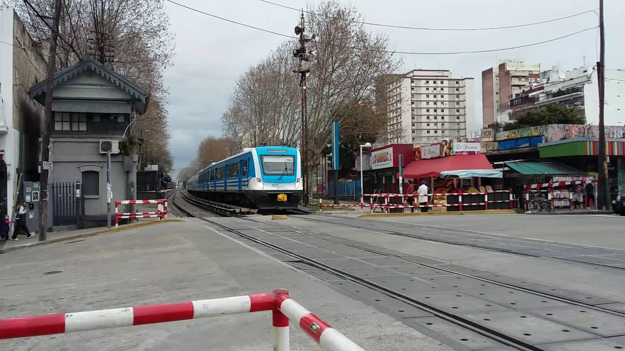 Línea Mitre. Tren CSR-Mitsubishi con logos del Bicentenario. - YouTube
