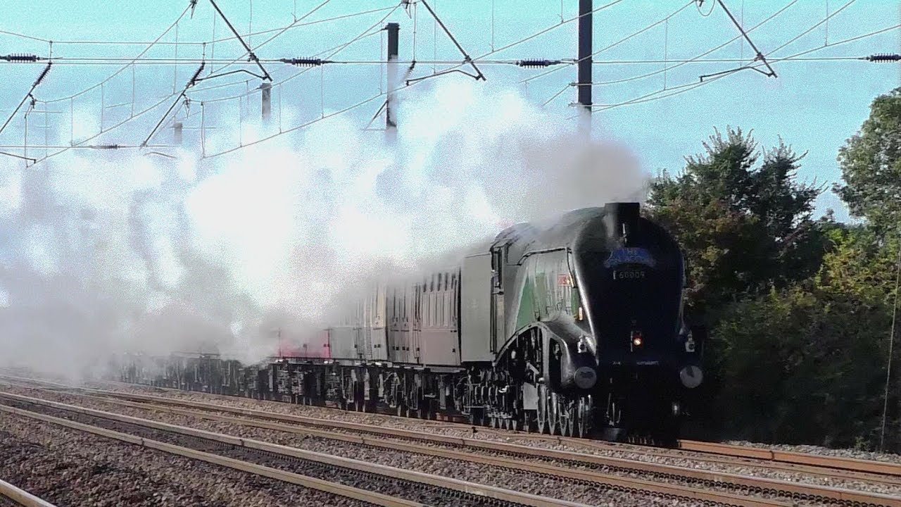LNER Steam Chimes & LNER Two Tones - YouTube