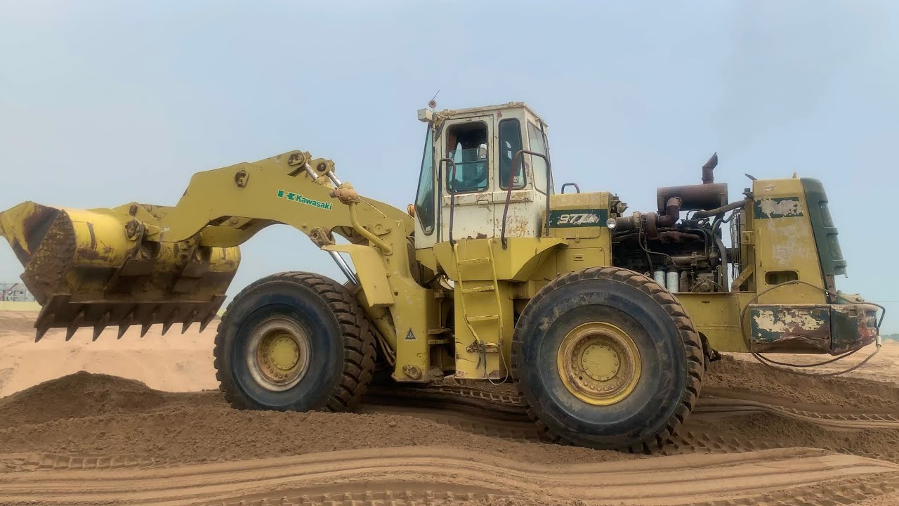 New Power Wheels Loader Loading Pulling Of Load Truck Stuck - YouTube