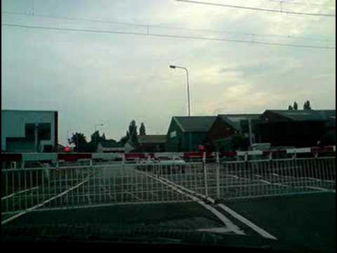 Willenhall - Wednesfield Level crossing Noose Lane - YouTube