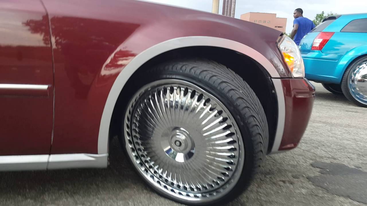 Dub floaters everywhere in Clev,Oh...24s,26s,28 - YouTube