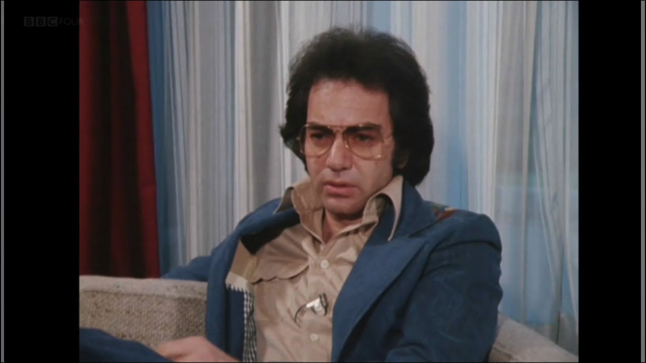 Short 1977 interview Neil Diamond - YouTube