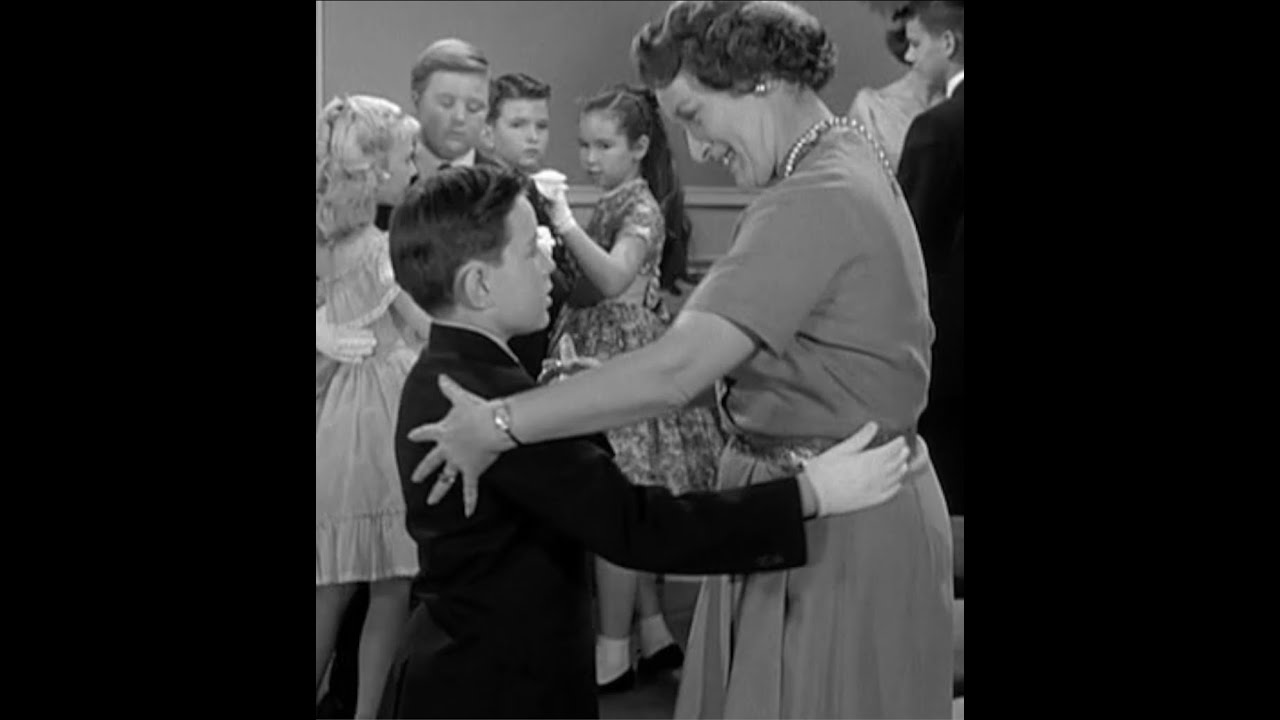 Boys Practice Dancing - YouTube