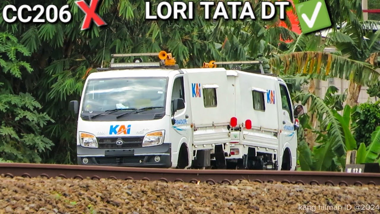 KERETA LORI TATA BERGANDENGAN ‼️ KAIS 3 NGEBUT LEWAT STASIUN KROYA ...