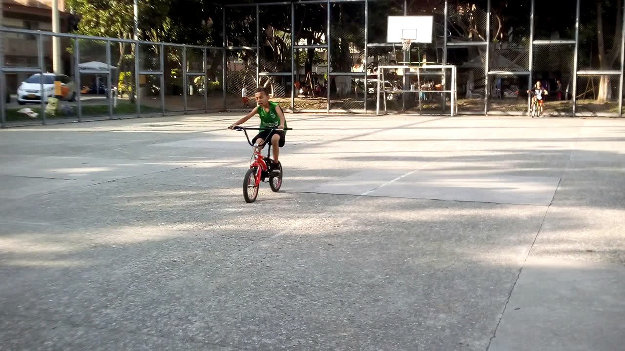 Solo stunt mano al piso - YouTube