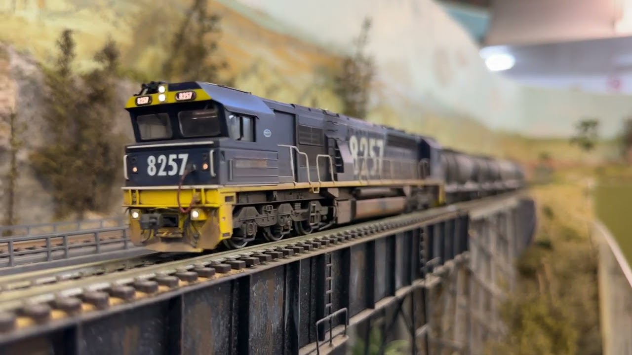 HO Scale Pacific National 8257 Hauling Cement Train at TNMRC - YouTube