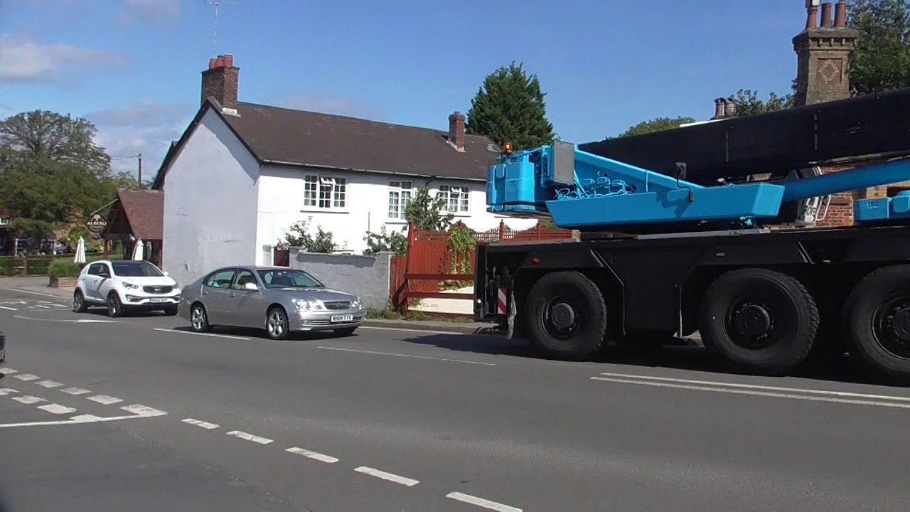 Brockenhurst Level Crossing on Lymington Road. - YouTube