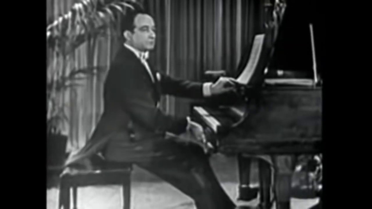 Victor Borge plays Tchaikovsky's piano concerto, mov. 1 - YouTube