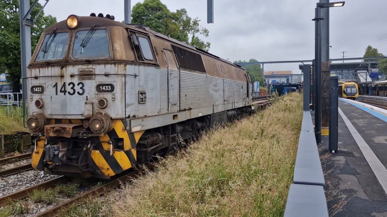 16/02/24 T251 passing Campsie Goods Platform - YouTube