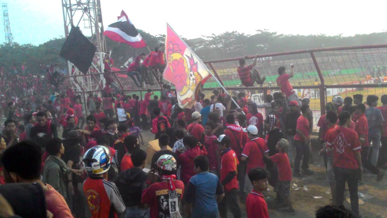 Suporter PSM Makassar - YouTube