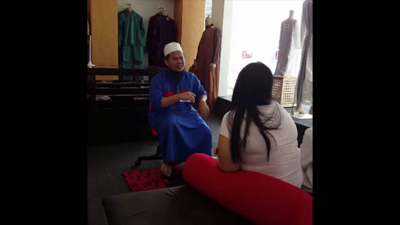Wanita Mengucap Syahadah bersama Ust Ebit Lew - YouTube