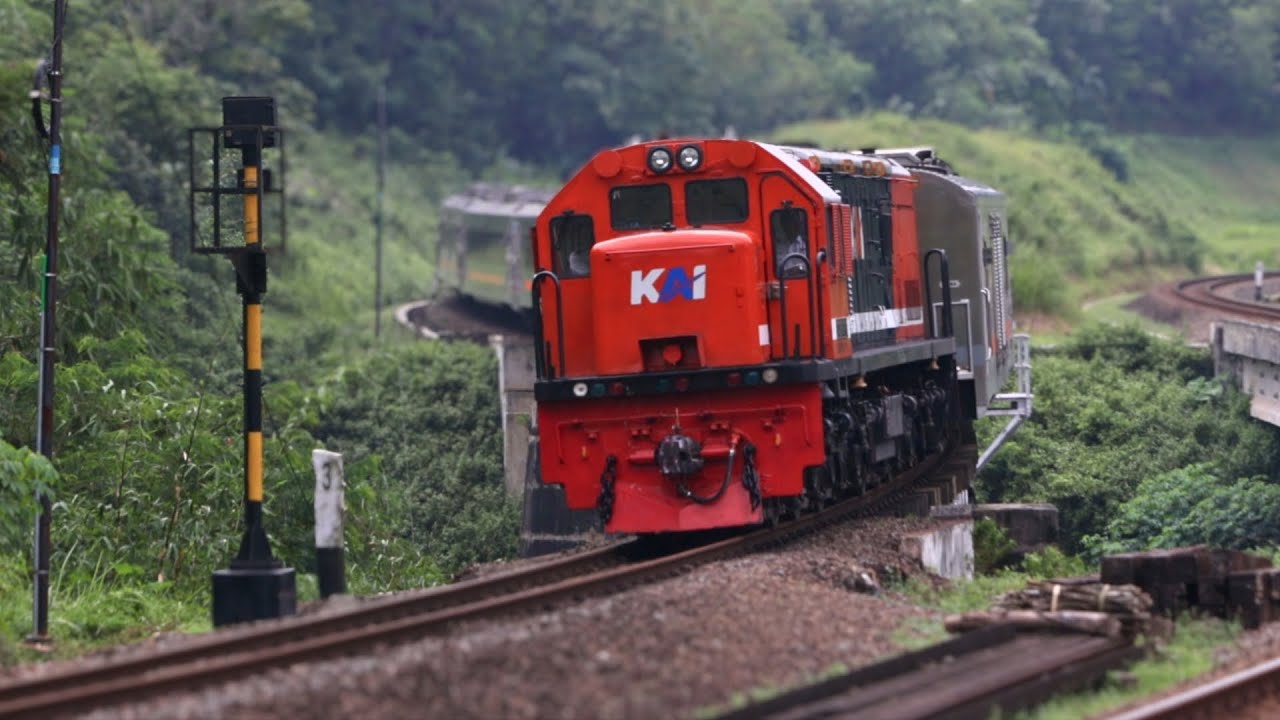Chasing Trains at Java's Most Iconic Spot: Big Curve Tumiyang - YouTube