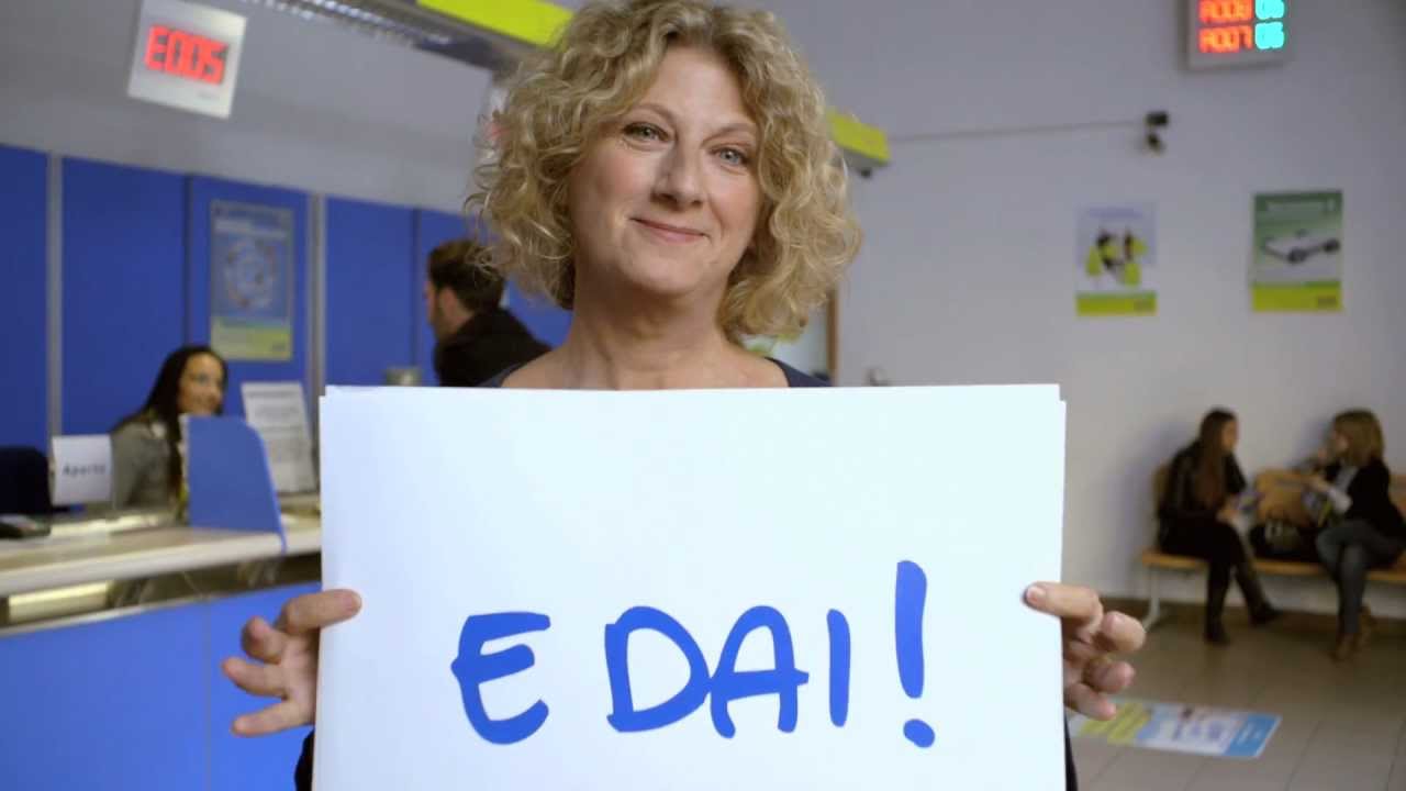 Biglietti natalizi Unicef - Angela Finocchiaro (muto) - YouTube