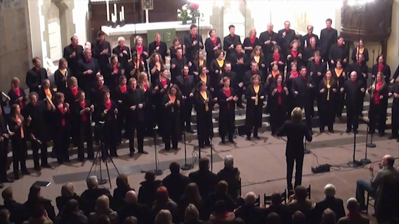 Eric Whitacre conducts CLOUDBURST (Junges Vokalensemble Hannover) - YouTube