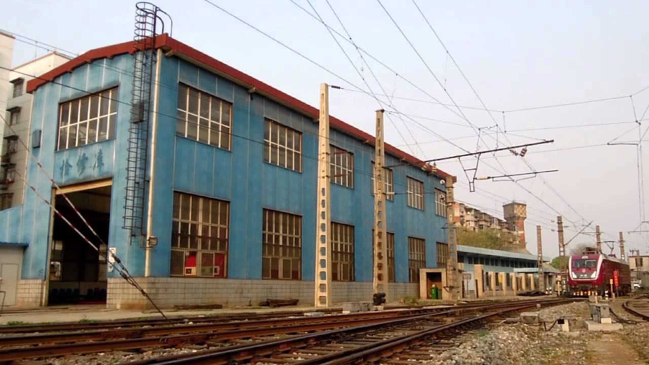 HXD1D 0003, China locomotive 中国铁路 - YouTube