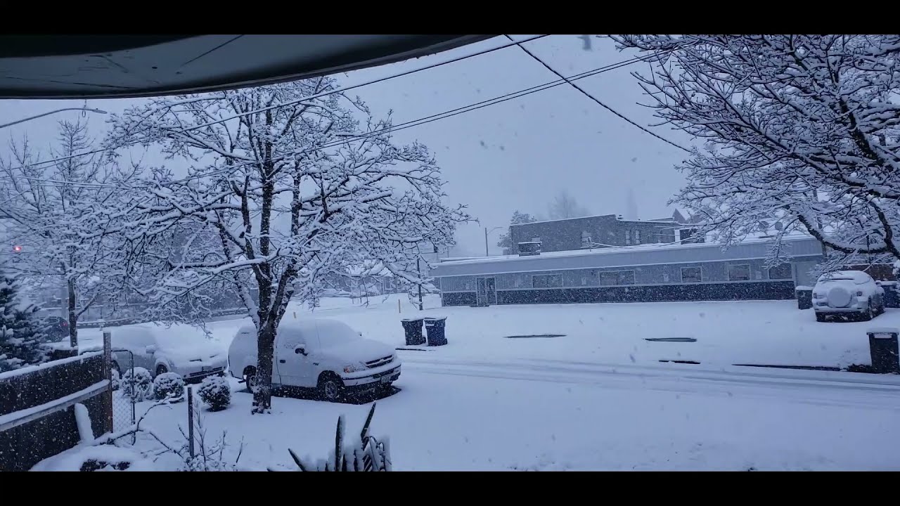Salem Oregon Dec 26th 2021 morning snow - YouTube