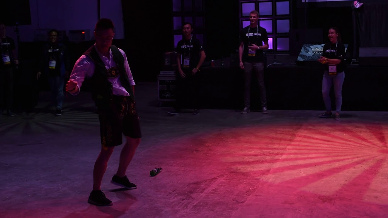 Slush Singapore 2017 After party dancing (2/2) - YouTube
