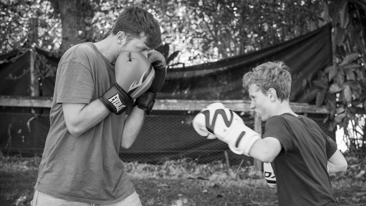 Sunday Rumble Backyard Blitz Brothers Twist - YouTube