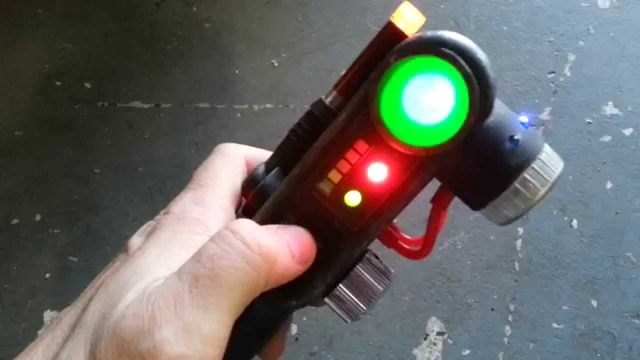 Custom Ghostbusters PKE Meter version 13 lights demo - YouTube