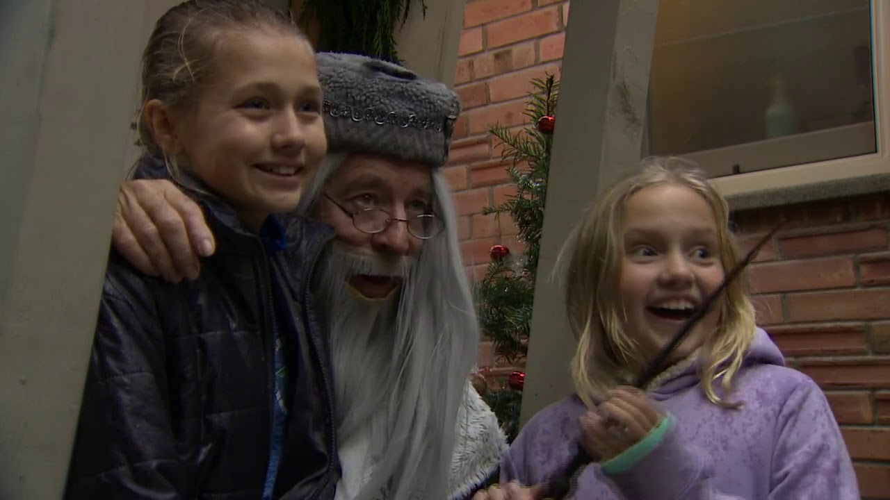 Dumbledore Santa at Diagon Alley in Seattle - YouTube