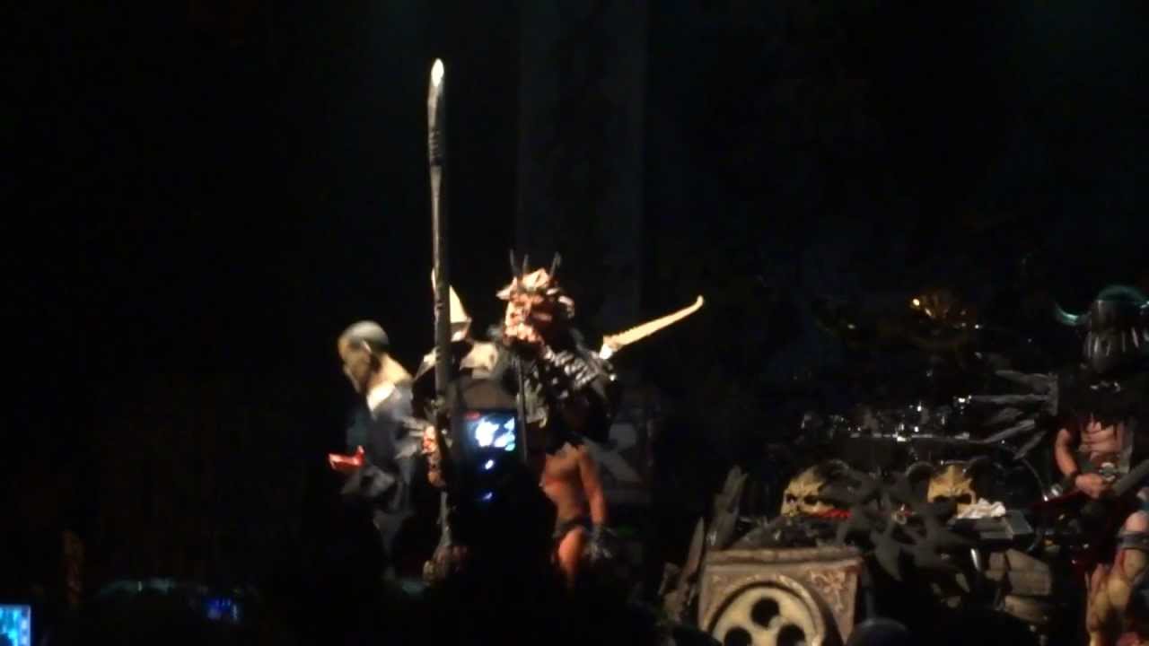 Gwar - Barack Obama gets decapitated ("Whargoul") @ House of Blues ...