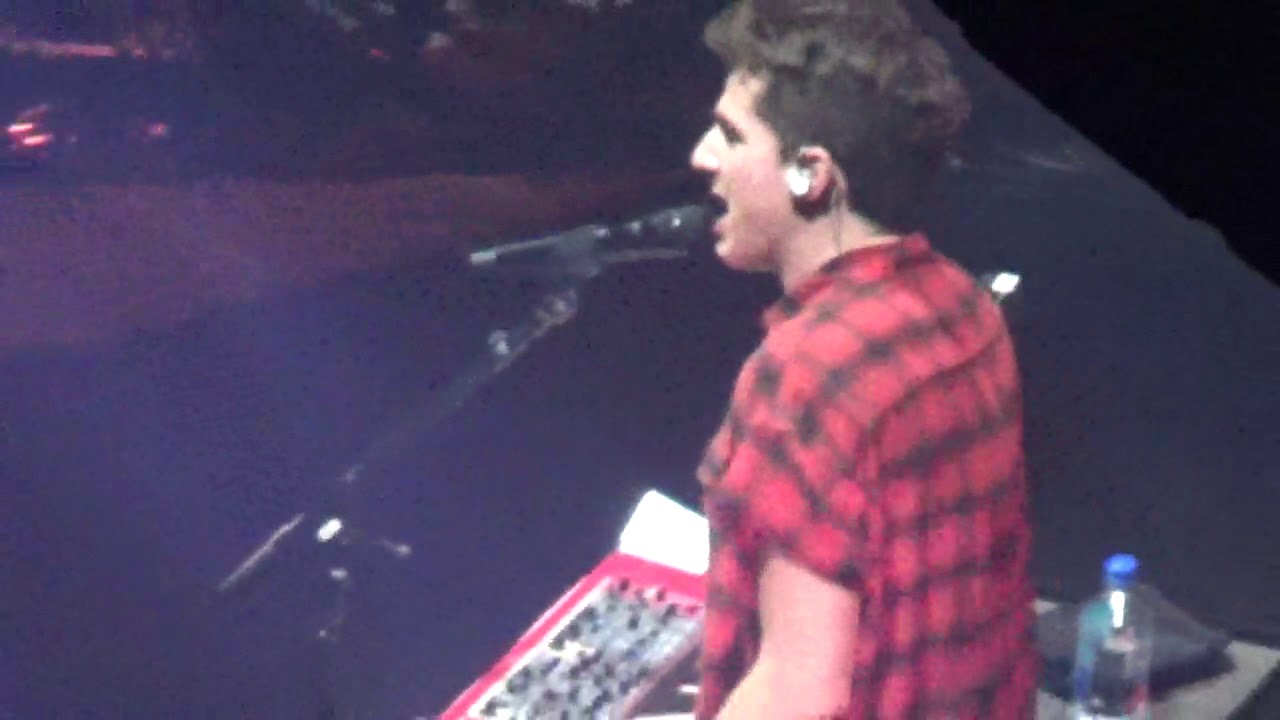Charlie Puth Live Toronto ACC Aug 11 Performance SHOCKING Vocals - YouTube