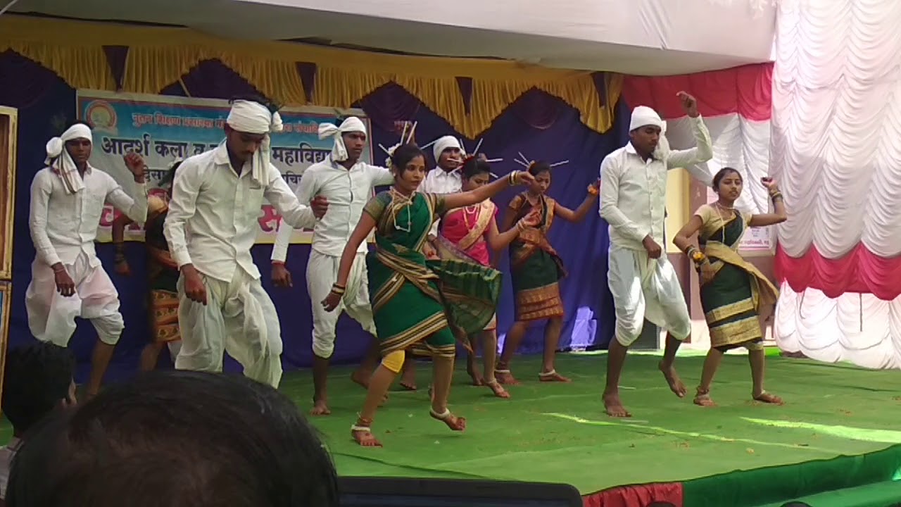 Aadrsh art and commerce college desaiganj wadsa gondi dance 2018 - YouTube