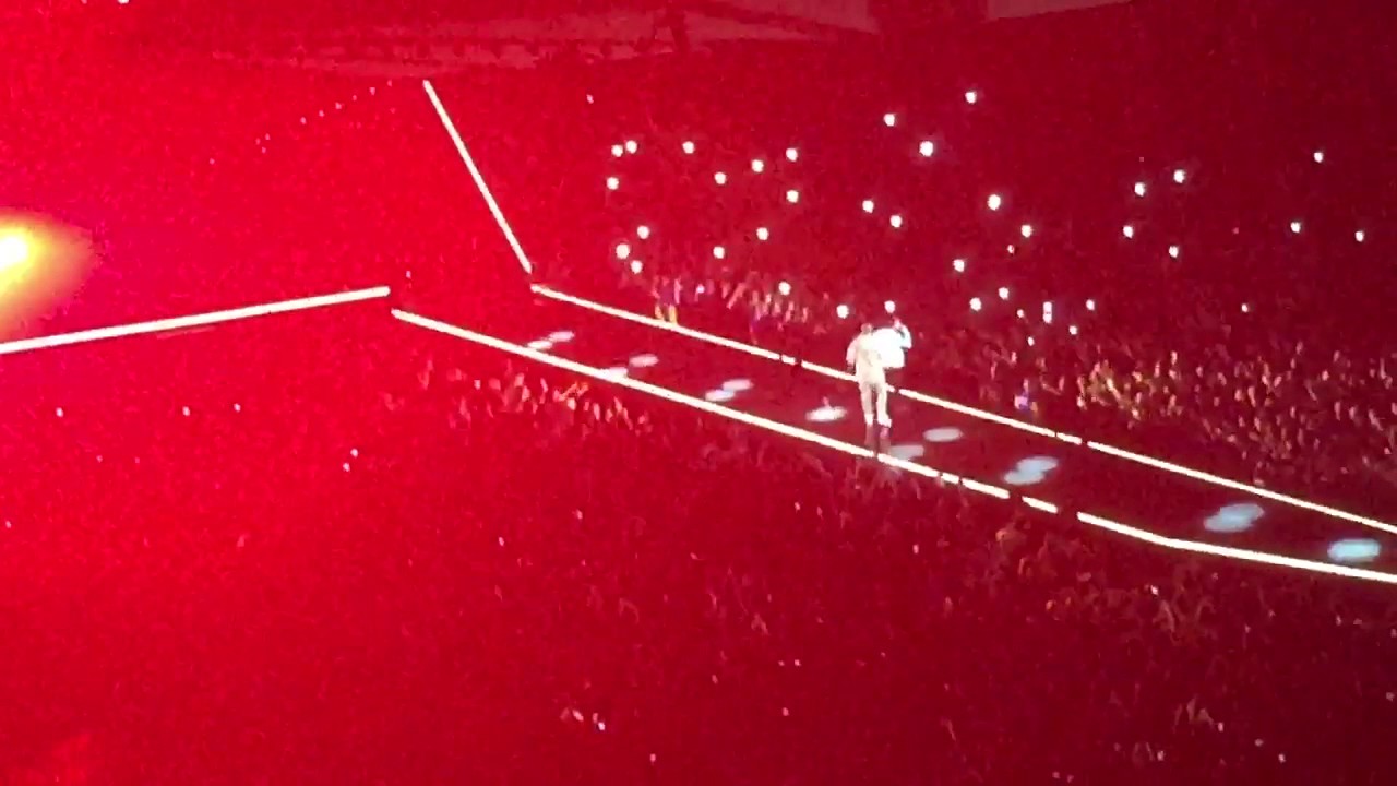 The Weeknd and Drake Intro! London tour 2017 - YouTube