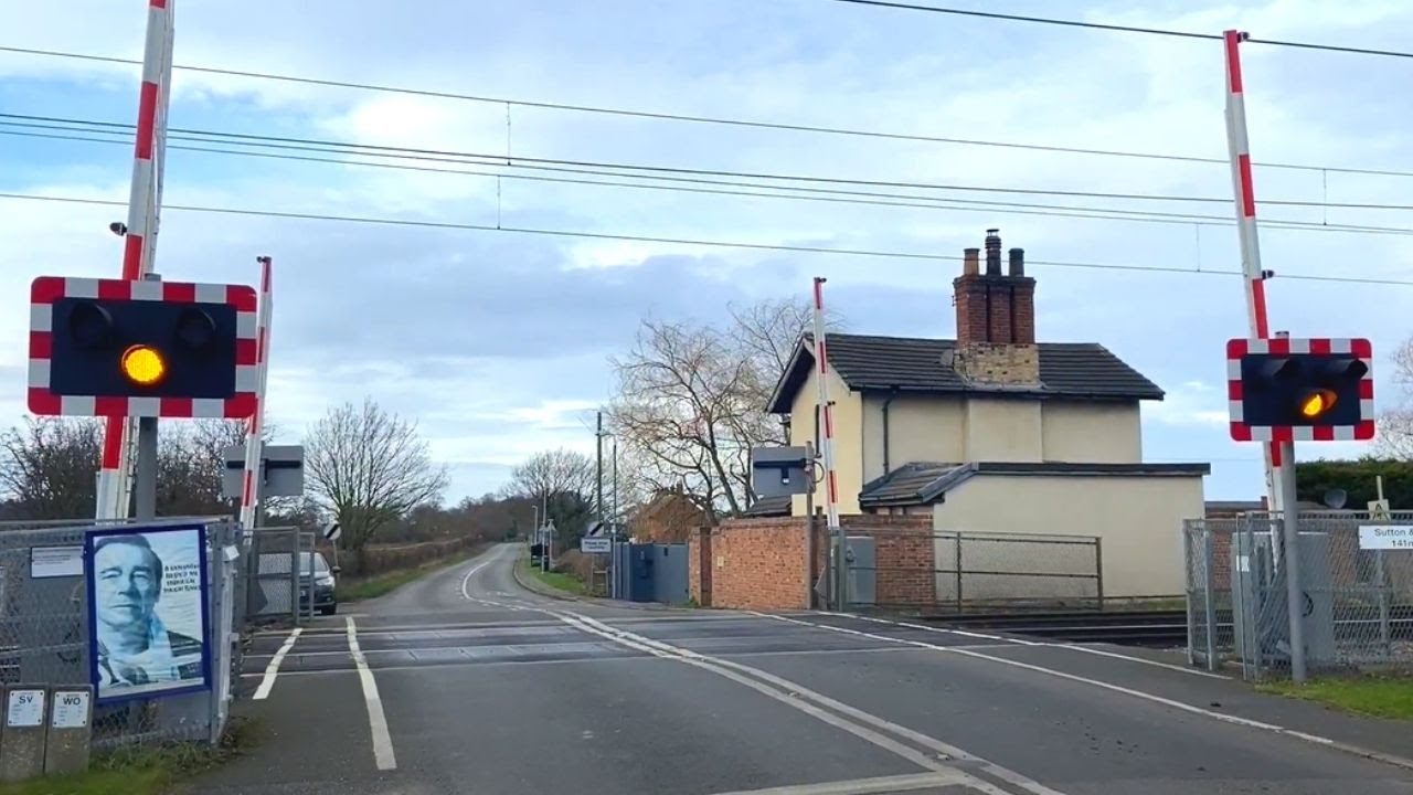 Barnby Moor and Sutton cum Lound Level Crossing, Nottinghamshire - YouTube