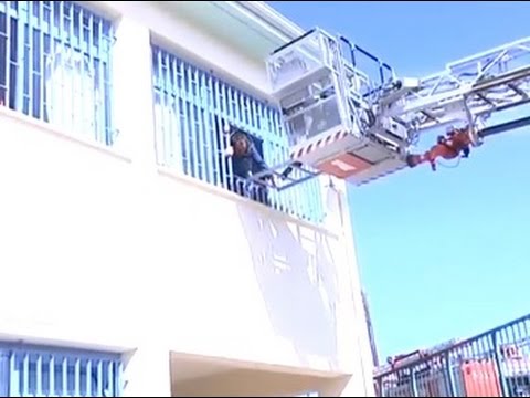 ΠΥΡΟΣΒΕΣΤΙΚΗ ΑΣΚΗΣΗ ΣΤΟ 18ο ΔΗΜΟΤΙΚΟ ΣΧΟΛΕΙΟ ΚΟΖΑΝΗΣ - YouTube