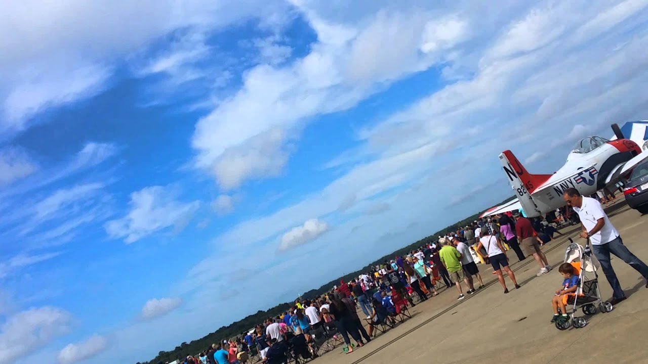 F18 high Speed pass - YouTube