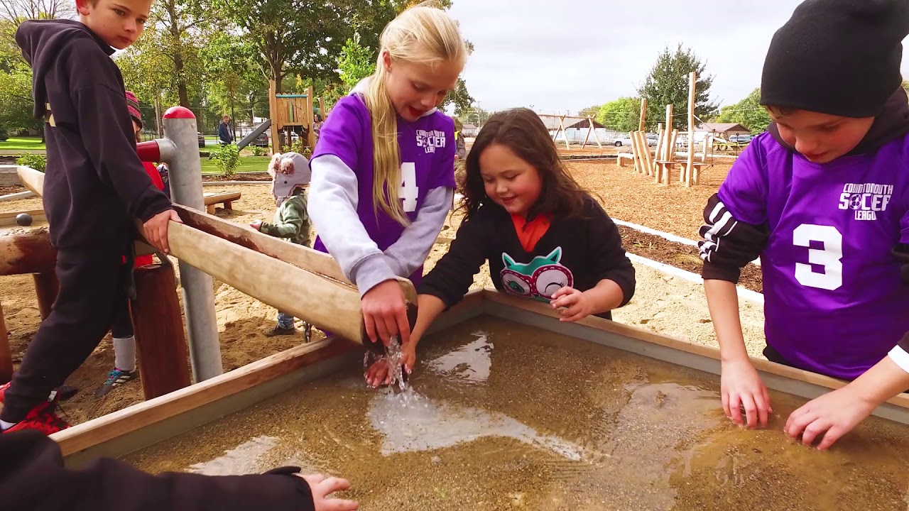 Robinia Sand & Water by KOMPAN - Nature play - Where play meets physics ...
