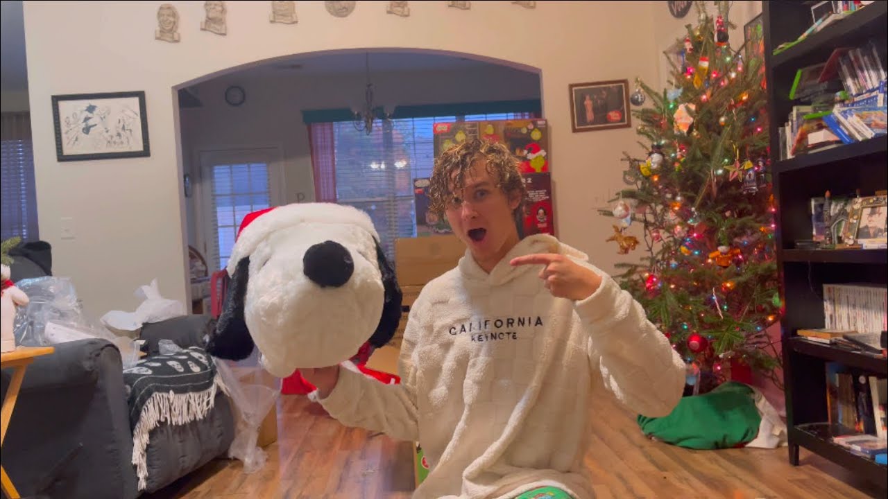 (Peanuts) Snoopy Animatronic Unboxing & Review - Lowes Christmas 2024 ...