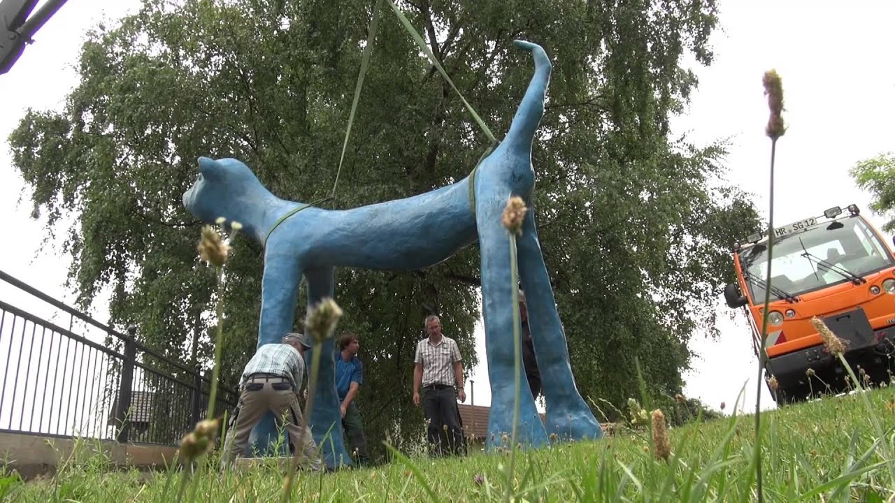 Carin Grudda Aufbau einer Ausstellung HD - YouTube