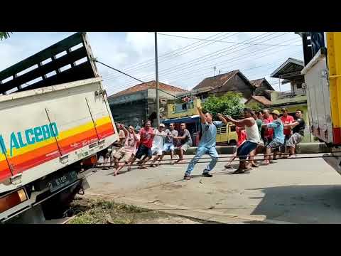 truk oleng