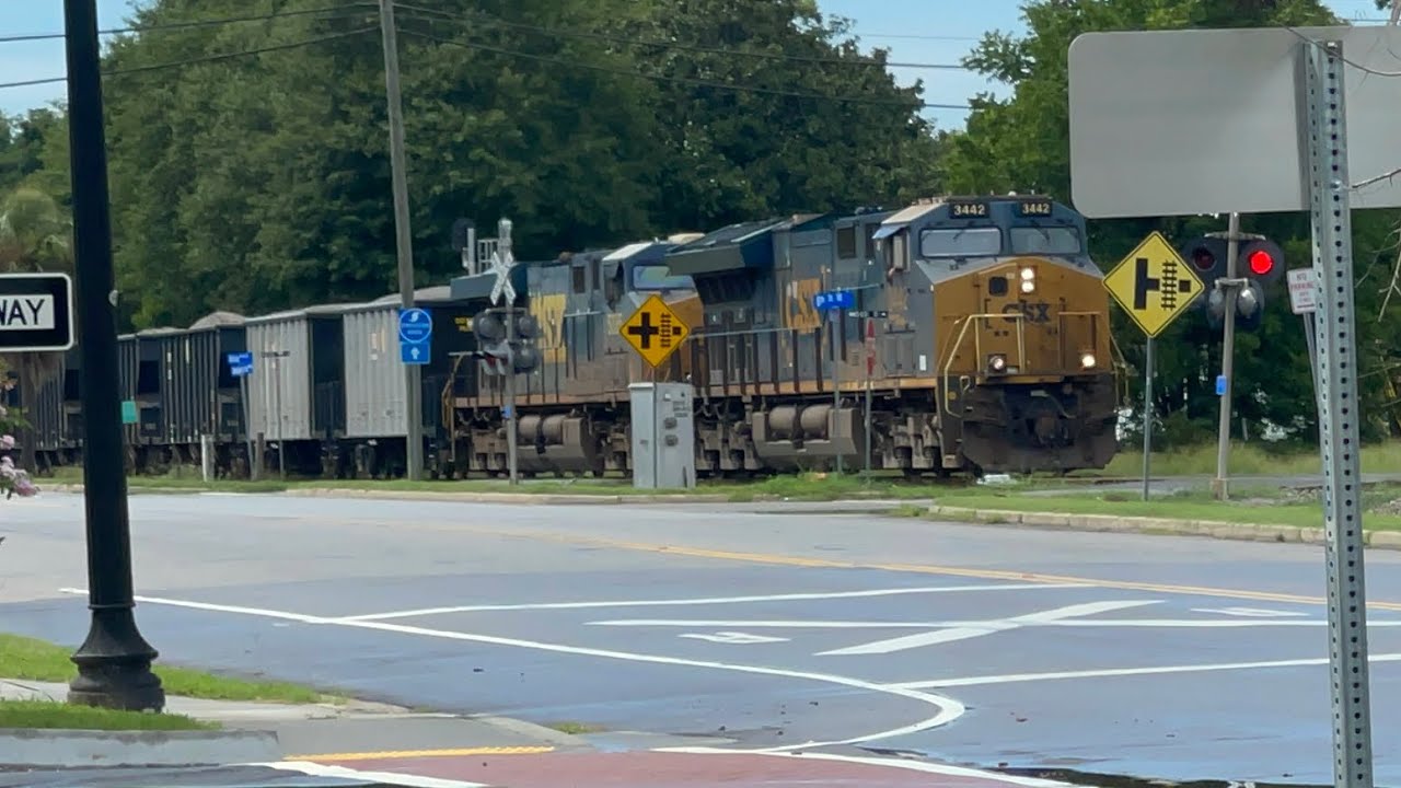 CSX 3442 leads MASSIVE M691-25 in Fairfax, South Carolina - YouTube