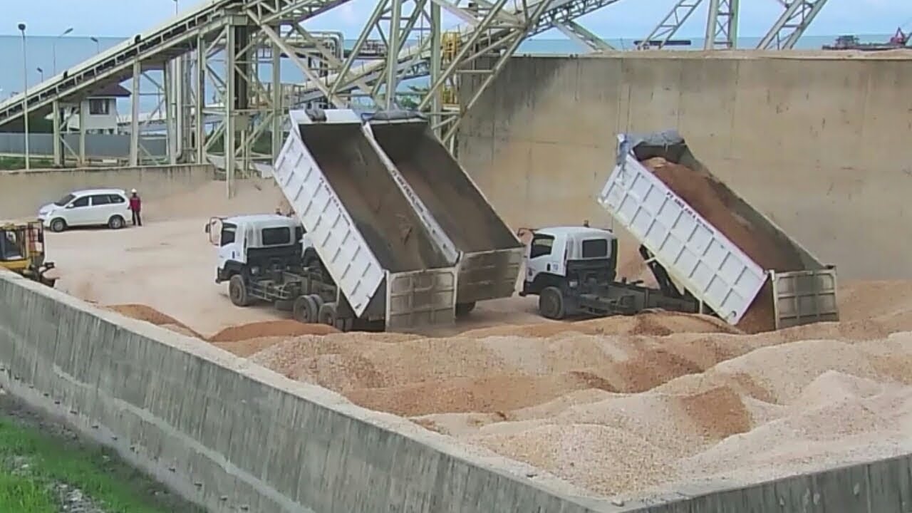 How The Process Of Shipping Limestone Using Trucks - YouTube