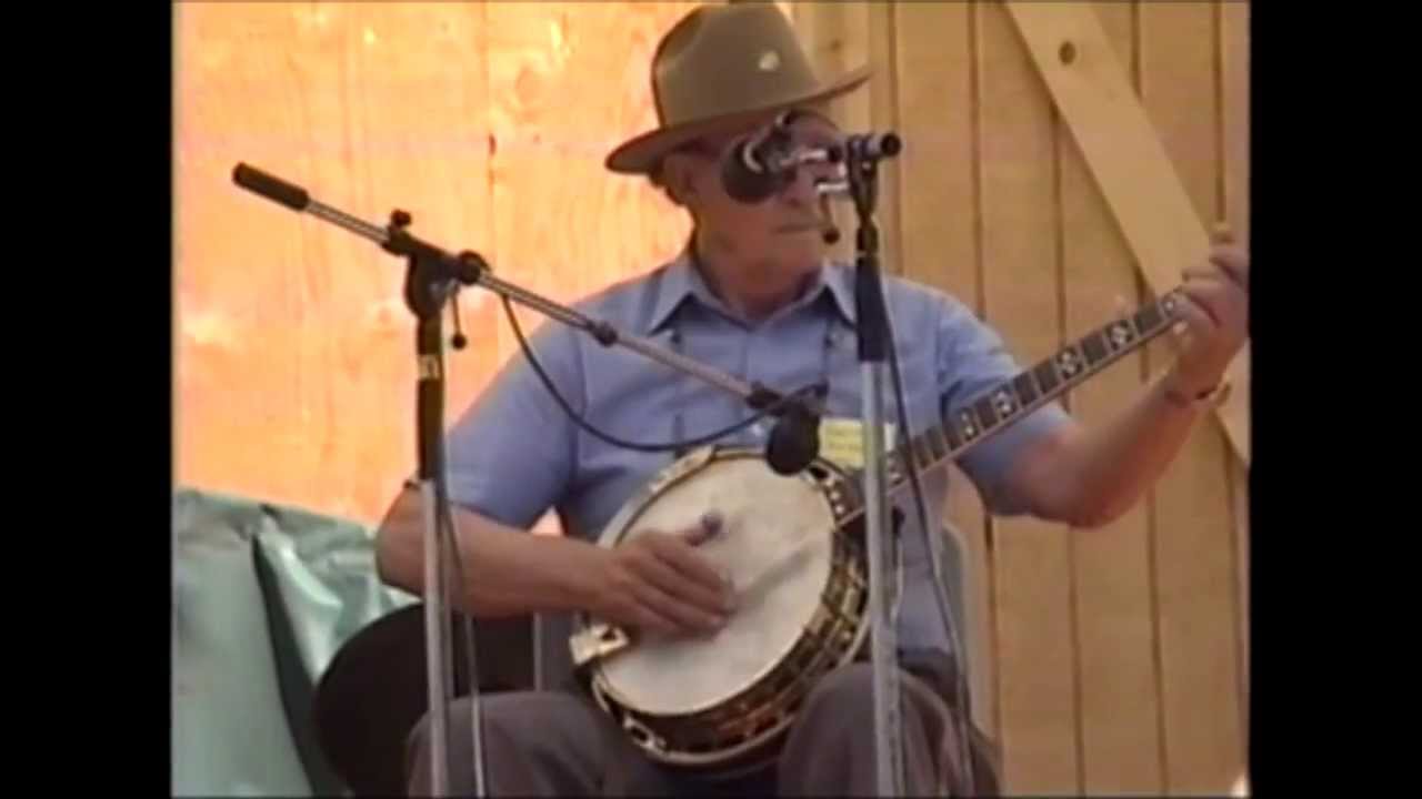 Wade Mainer - "Crick in the Water" - YouTube