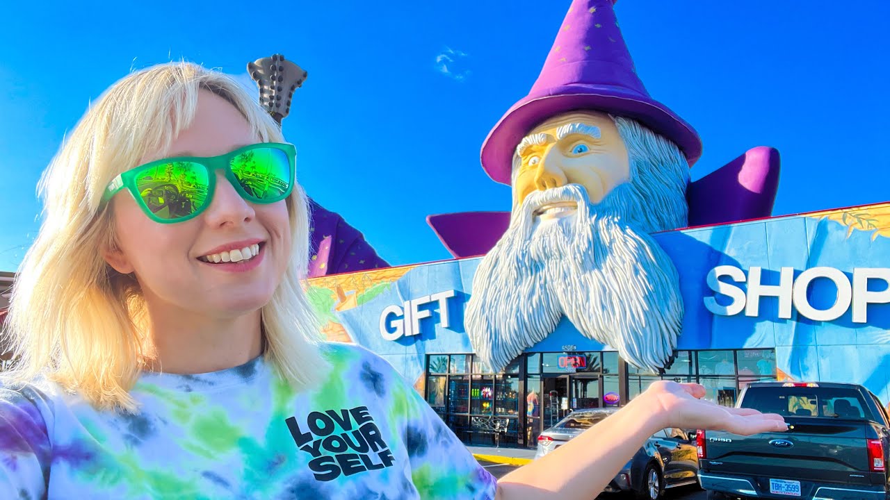 INSIDE the Wacky Tourist Gift Shops in Kissimmee, FL! Giant Wizard ...